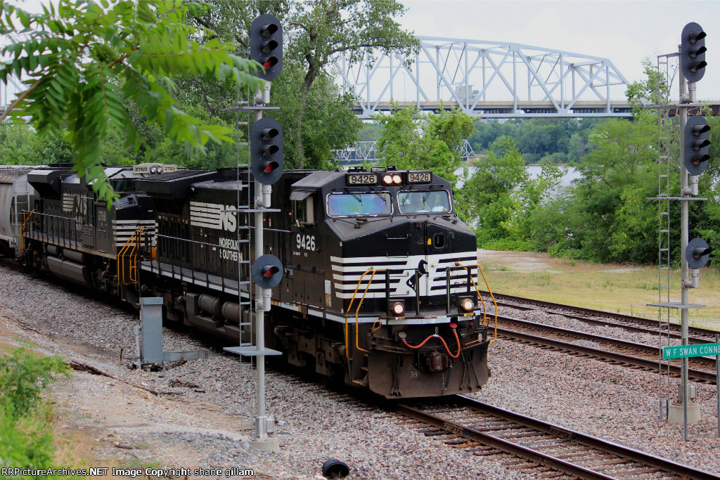 NS 9426 leads a wb freight train thur hannibal mo.